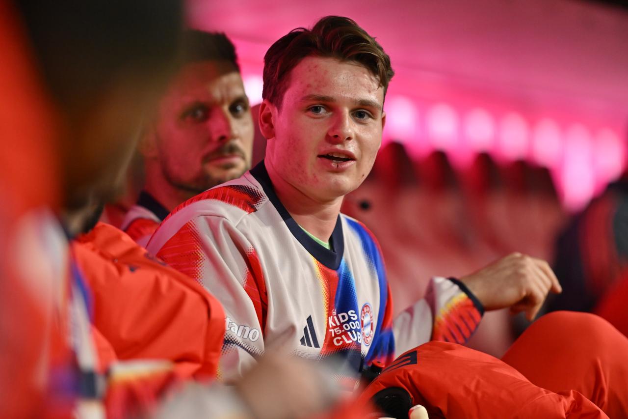 Urbig remains doubtful for Bayern's second-leg clash with Atalanta ...
