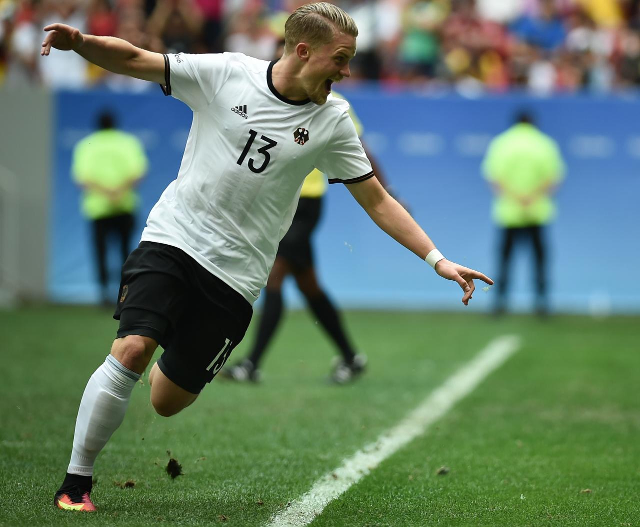 Frankfurt reportedly signing Max on loan with option to buy