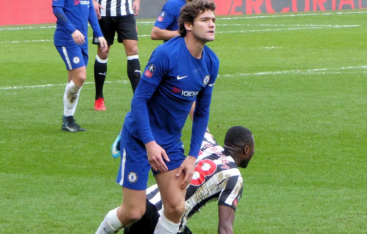 Dortmund join Inter in race for experienced Chelsea wing back