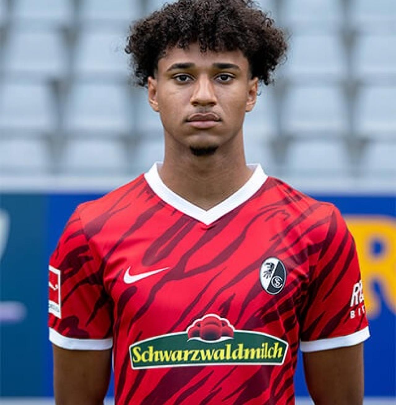 Sky Reports: Schade completes Brentford switch