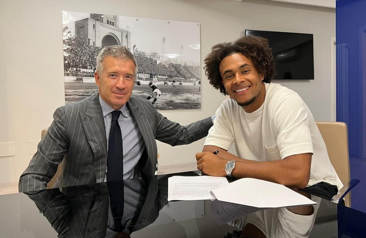 Bayern updates: FCB resume contract talks with Davies, Zirkzee to be ...