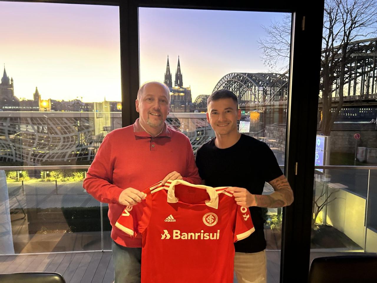 Official: Aranguiz completes paperwork for summer switch