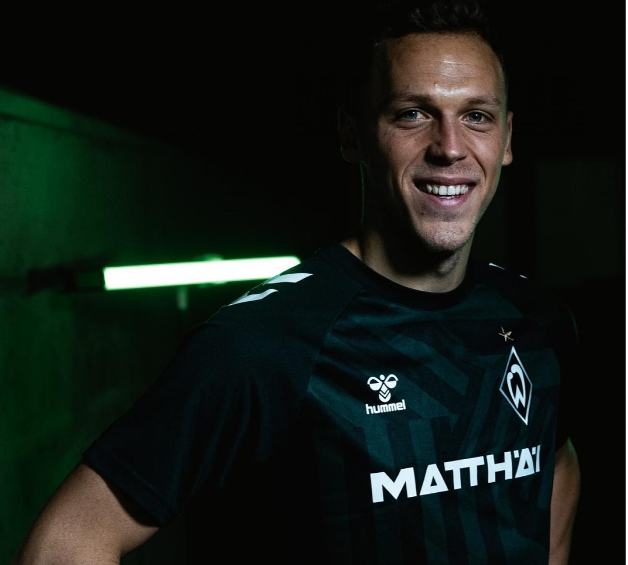 Werder Bremen seal Lynen capture
