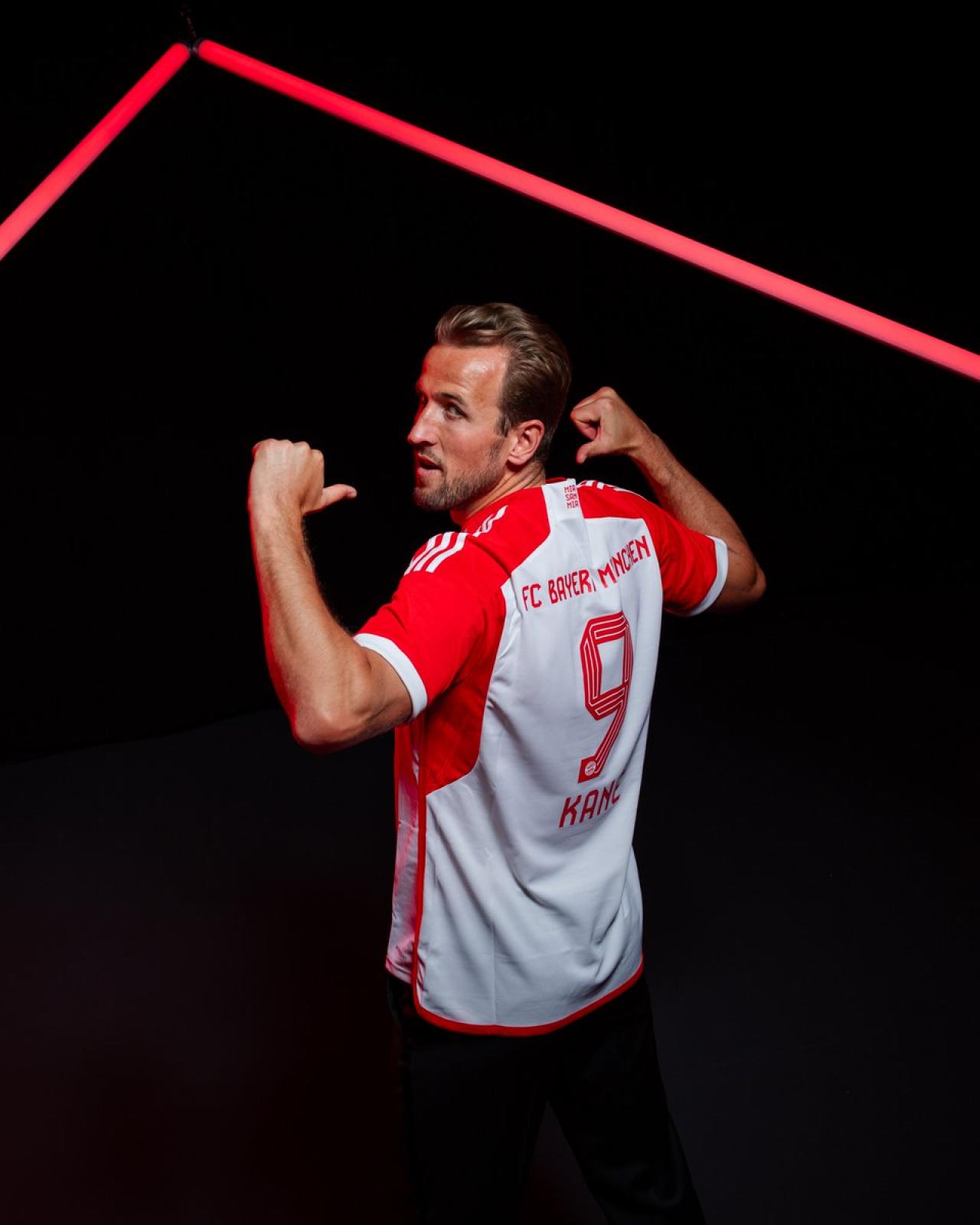 Bayern officially unveil Kane: "Our fans can look forward to one of the ...