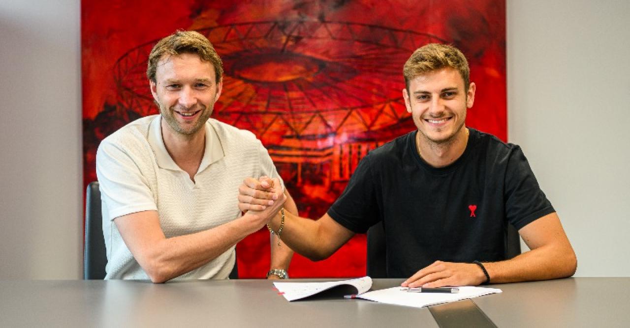 Leverkusen officially unveil Stanisic