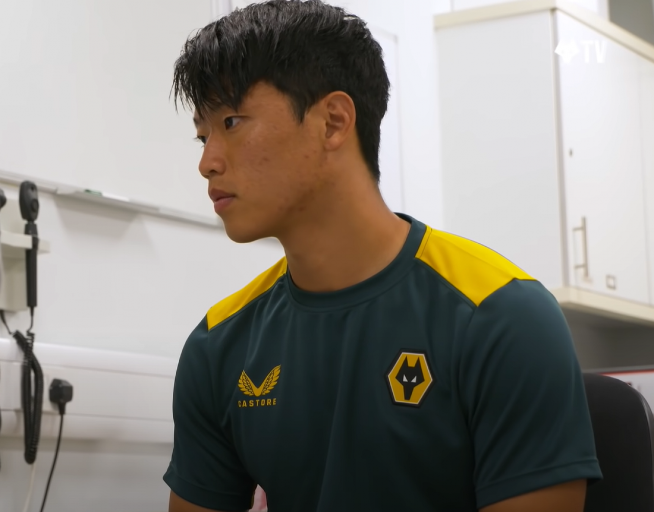 WAZ Report: Hwang and van Hooijdonk leading names in Wolfsburg striker ...