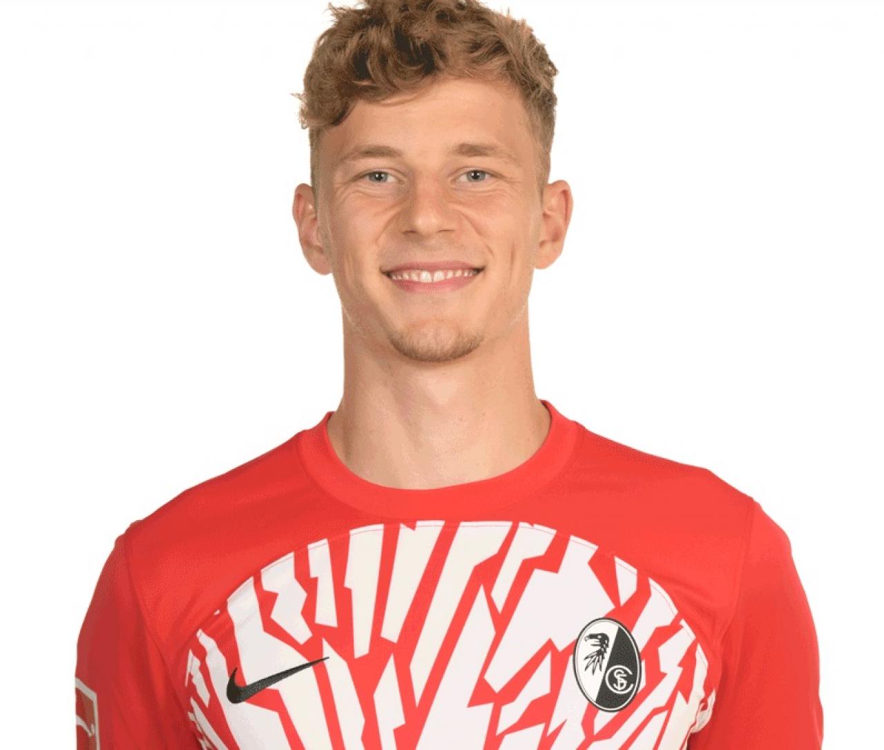 Stuttgart announce Keitel signing