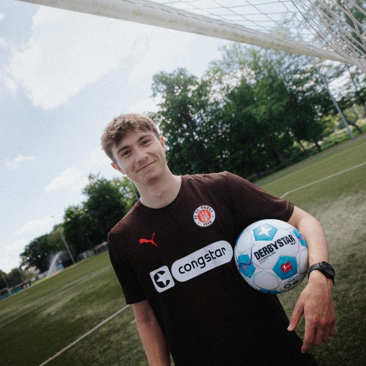 St. Pauli complete Banks signing, Blessin to be introduced today