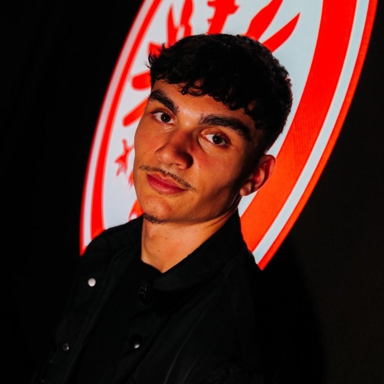 Confirmed: Eintracht Frankfurt sign Uzun