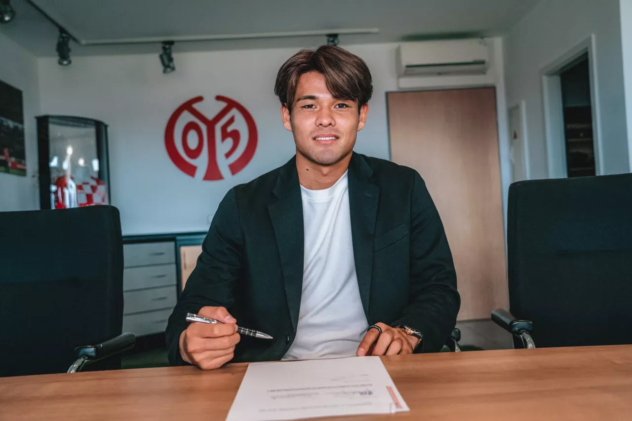 Mainz unveil Sano: "Looking forward to thrilling like my Japanese ...
