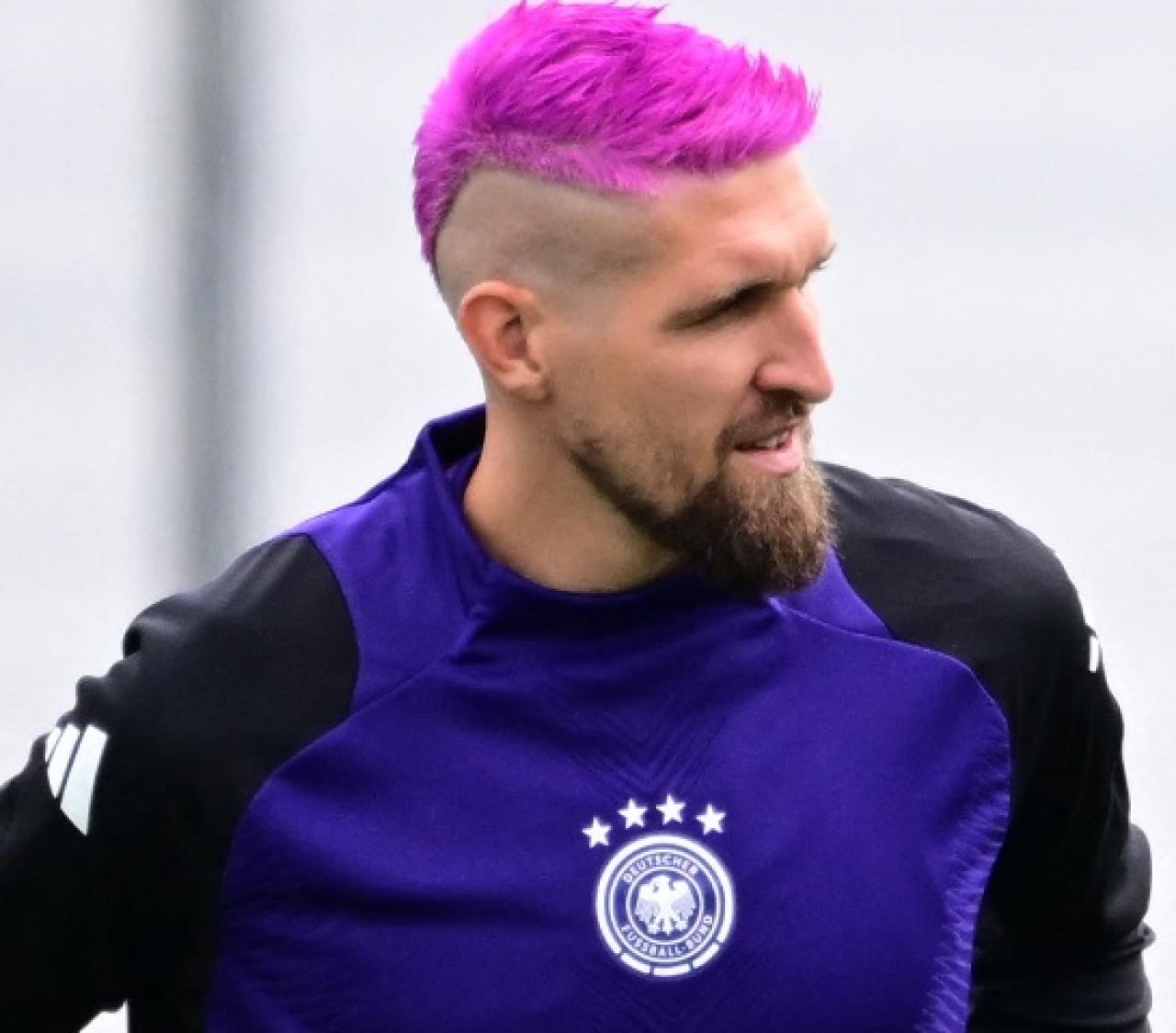 Andrich dyes hair pink before Germany's clash with Spain