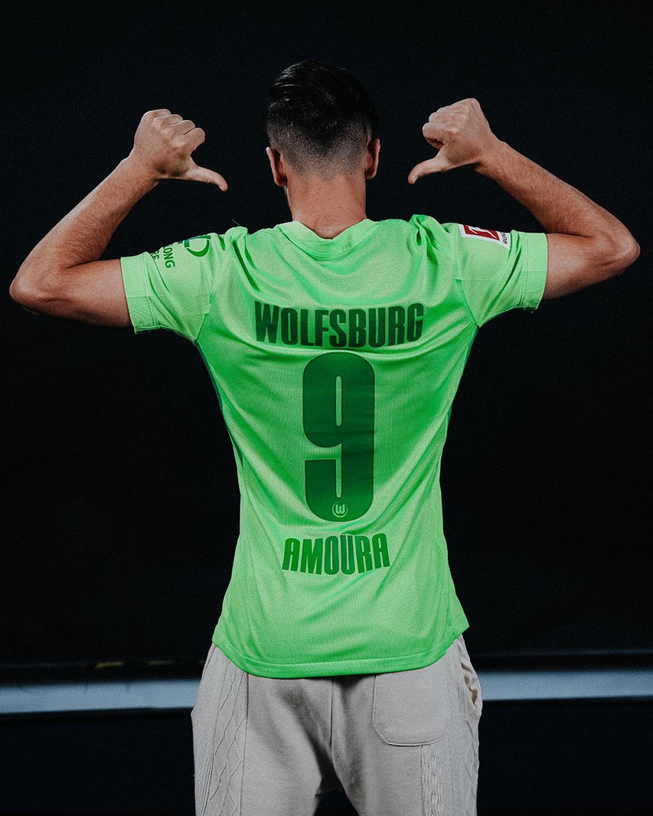 Wolfsburg officially unveil Amoura