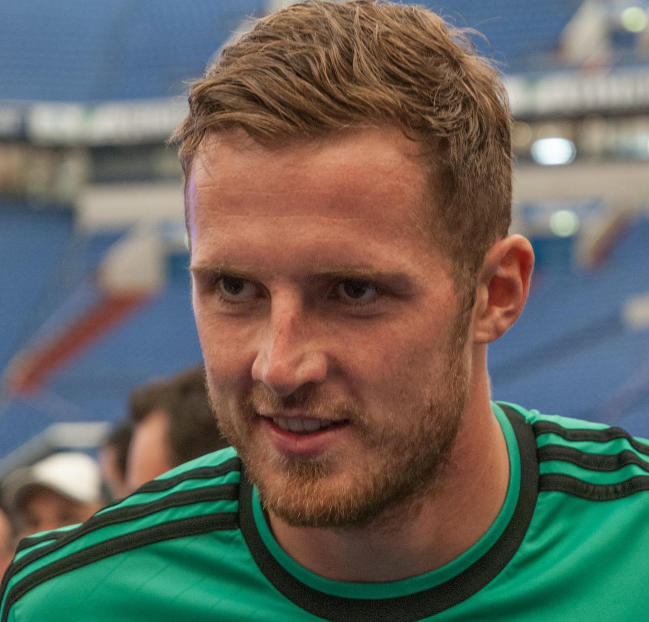 Fährmann: 'I wish to end my career at Schalke'