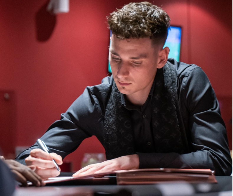 Mainz confirm the signing of French centre-back