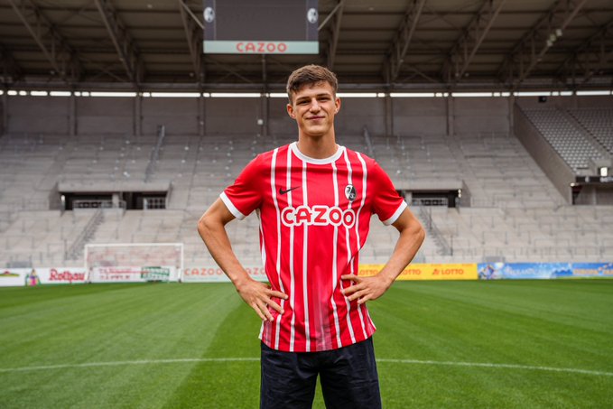 Official: Röhl signs with Freiburg