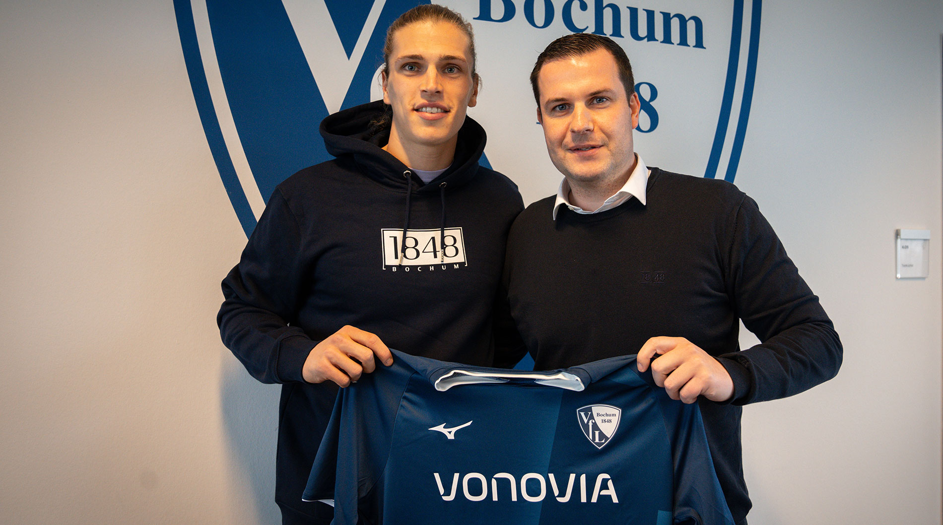 Bochum sign Swiss centre-back