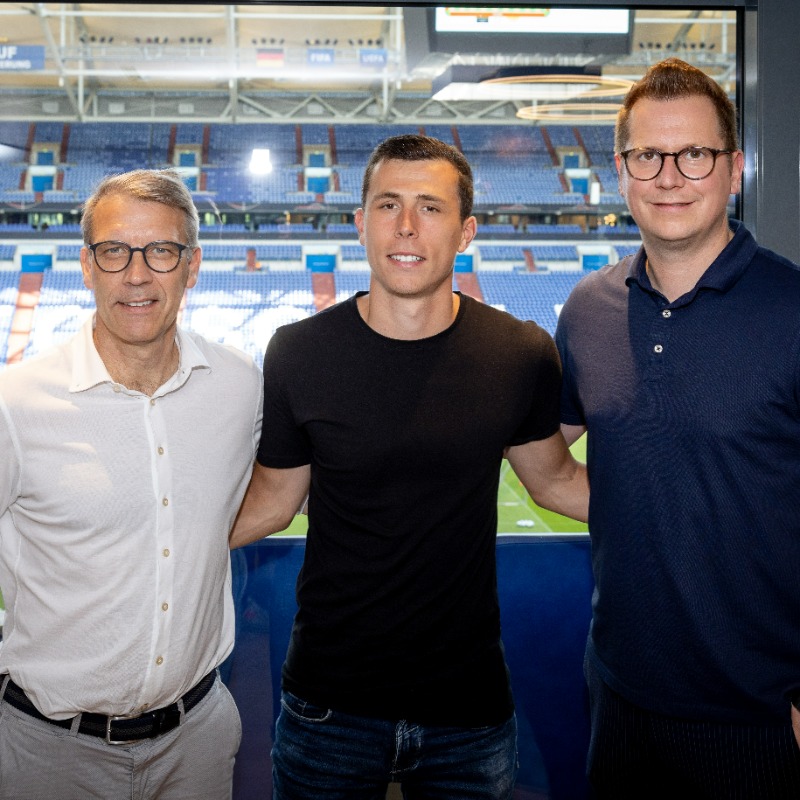 Schalke outpace Bundesliga sides, land Schallenberg as first summer signing